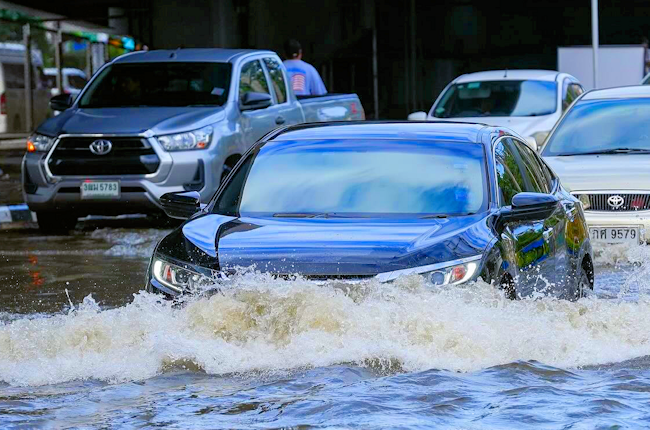 Street Flooding | VISUAL THAILAND